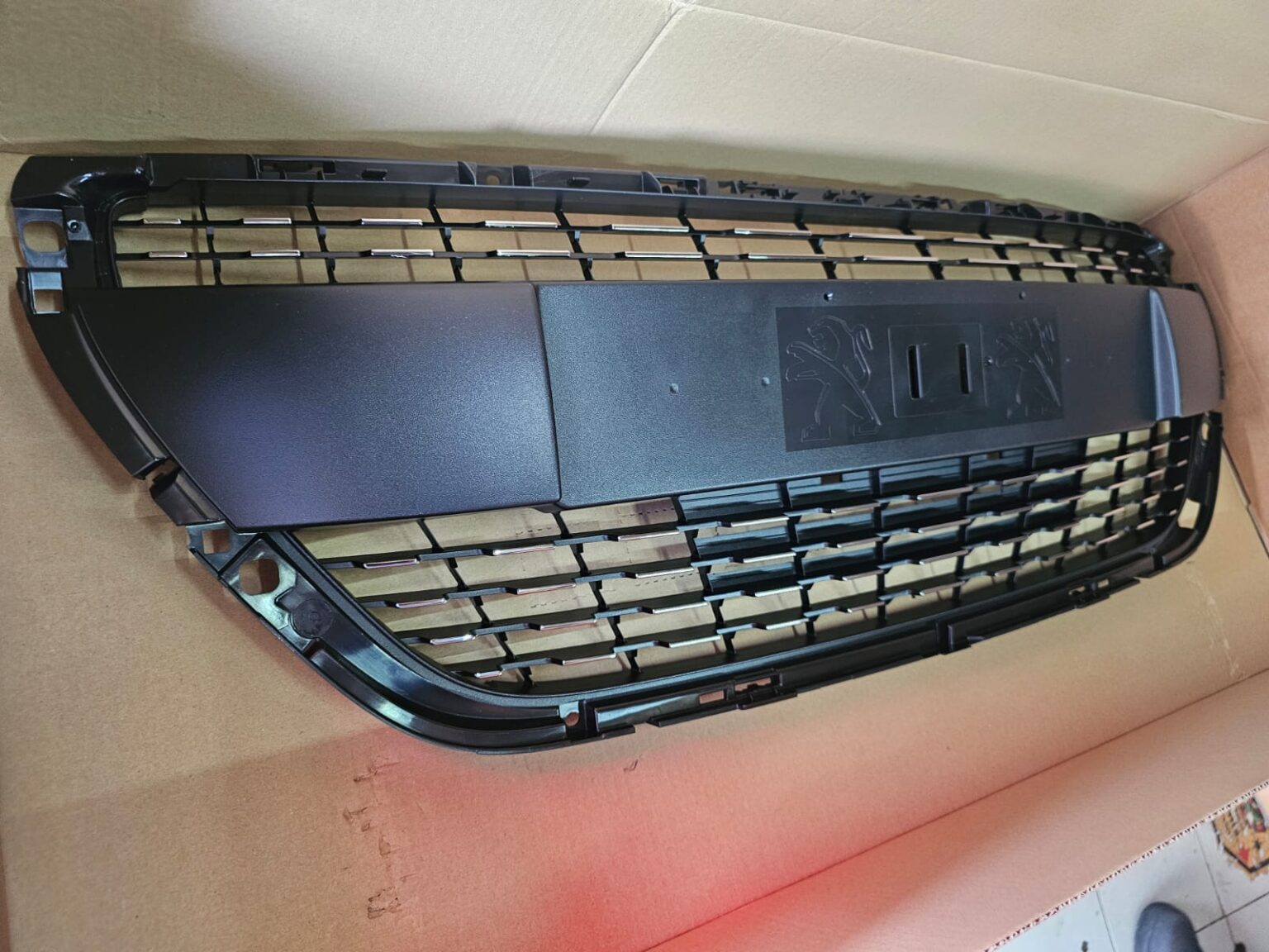 parrilla frontal peugeot 208 mod 17 al 22 con filos cromados original ...